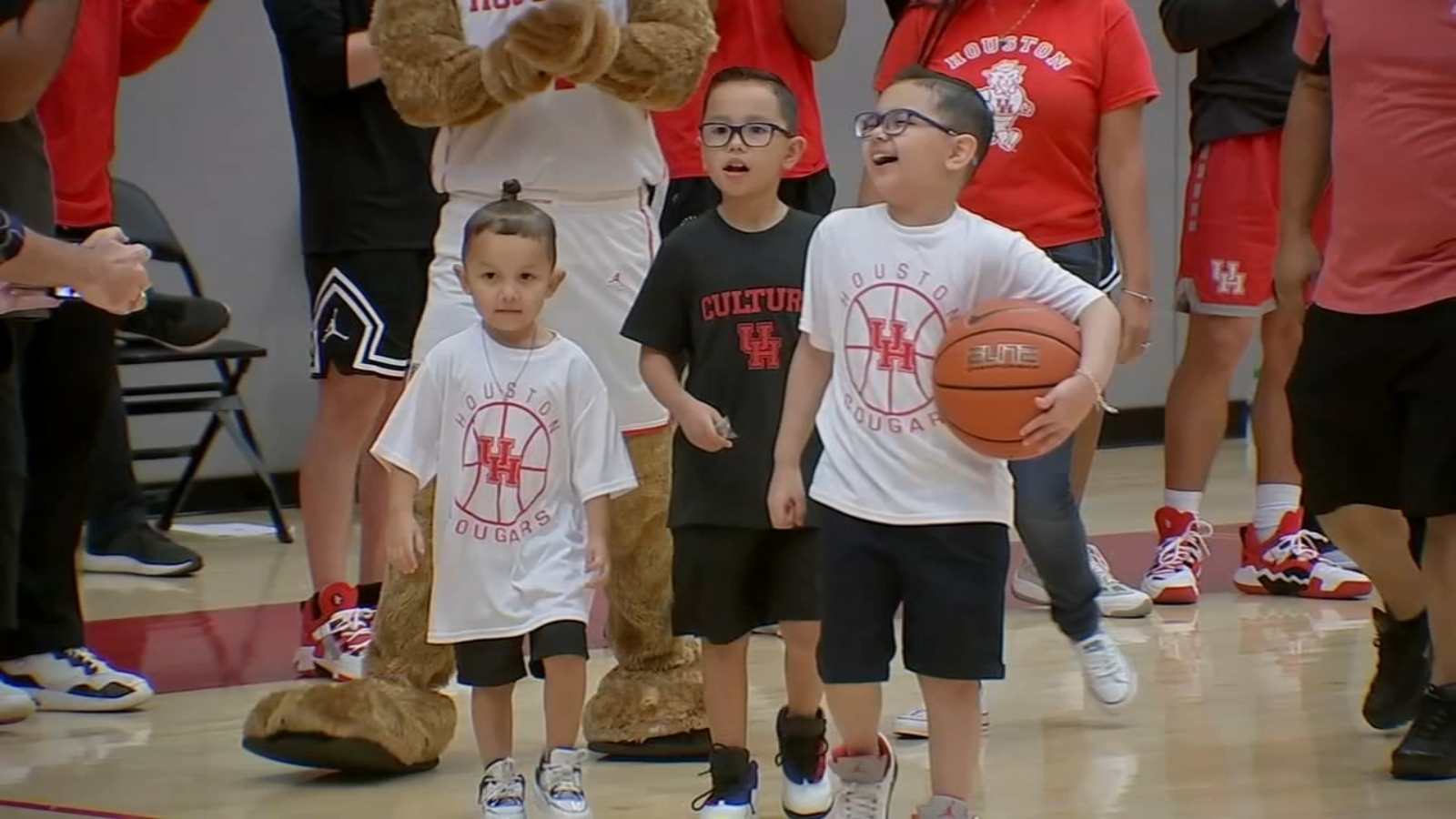 Houston Cougars introduce 10-year-old lupus patient Jace Abarca as part ...