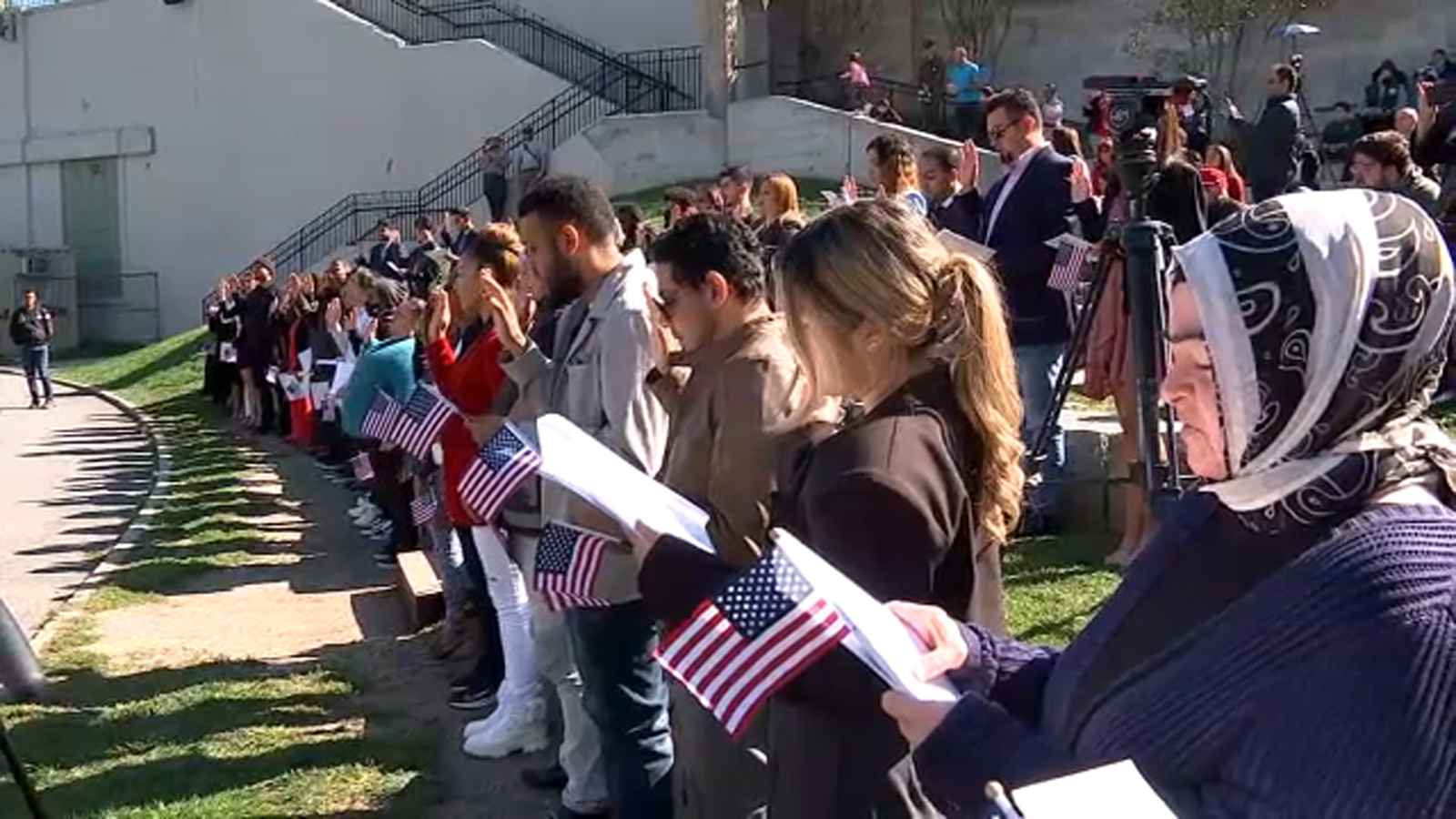 40 people from 17 countries sworn in as US citizens in Paterson, New ...