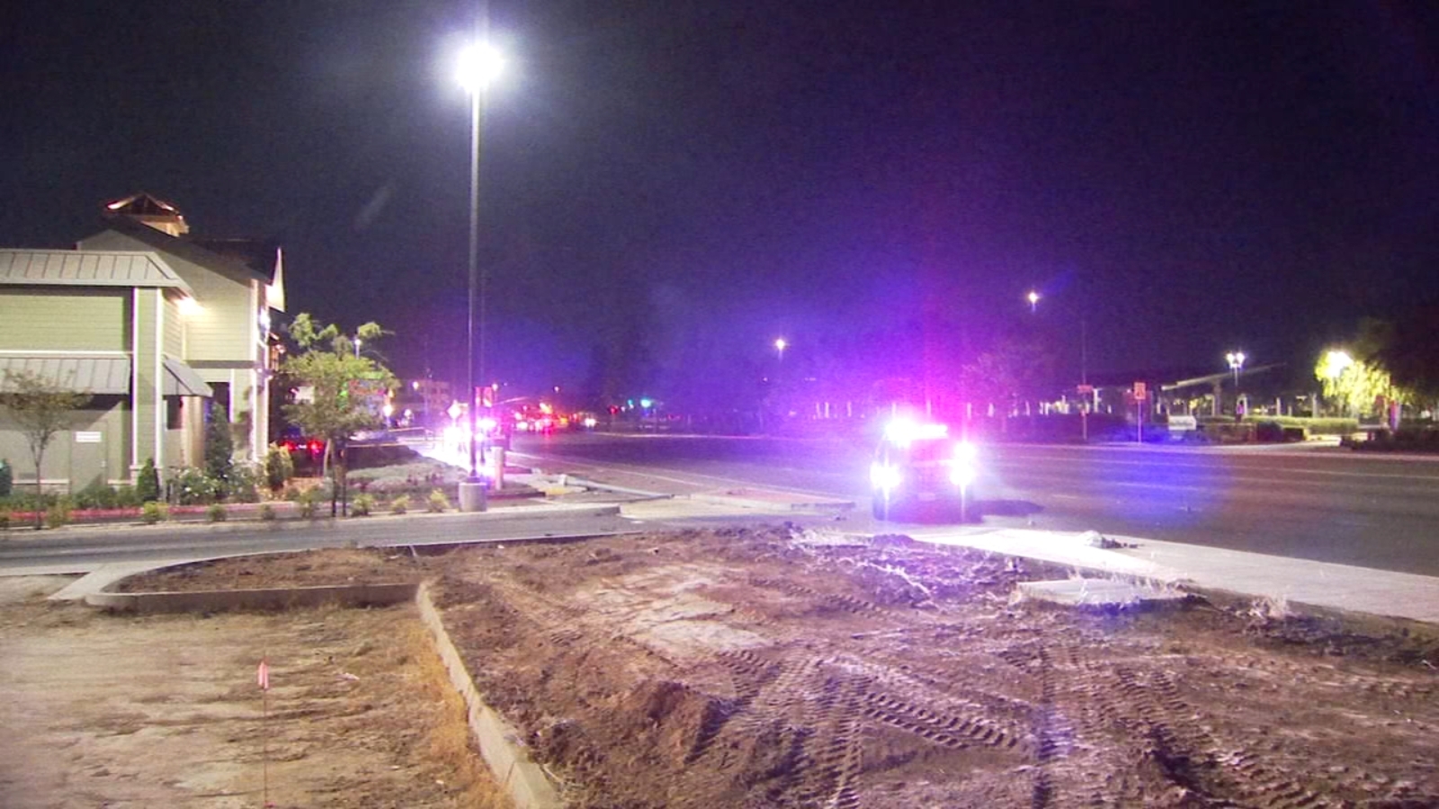 Man Hospitalized After Surviving Crash In Northeast Fresno With Gunshot