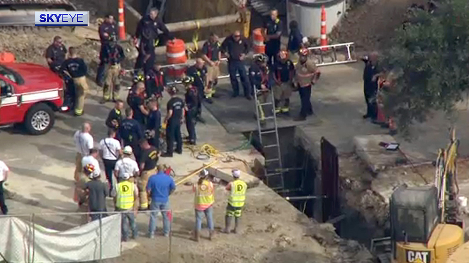 Houston Fire Department rescue 2 construction workers trapped in trench ...