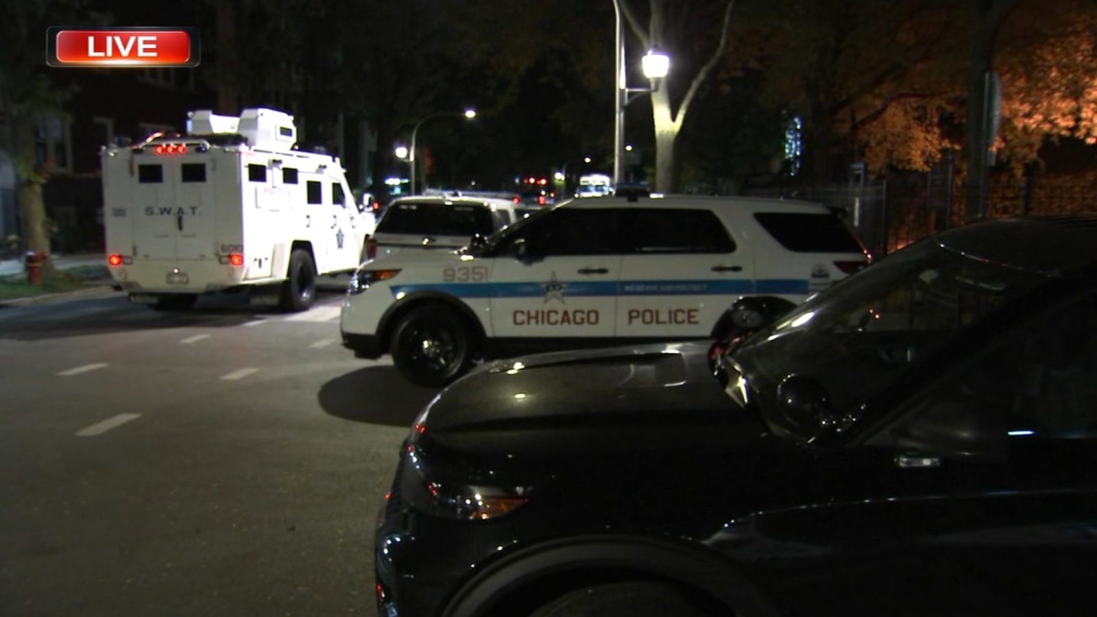 Chicago police SWAT unit responds to Edgewater apartment complex on ...