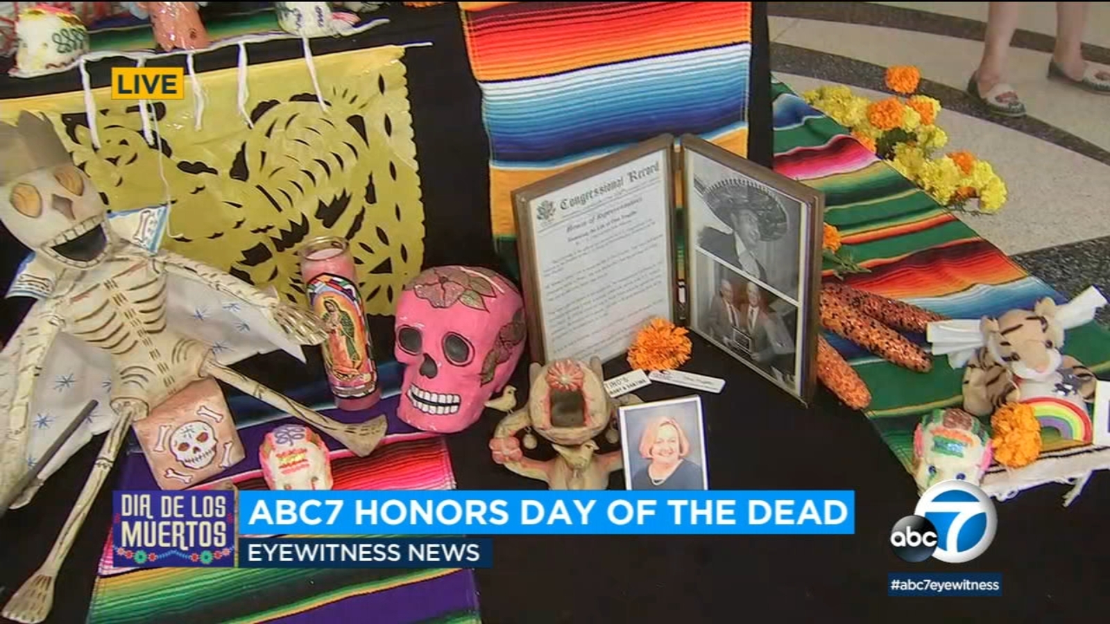ABC7 crea ofrenda especial para celebrar el Día de los Muertos - ABC7 ...