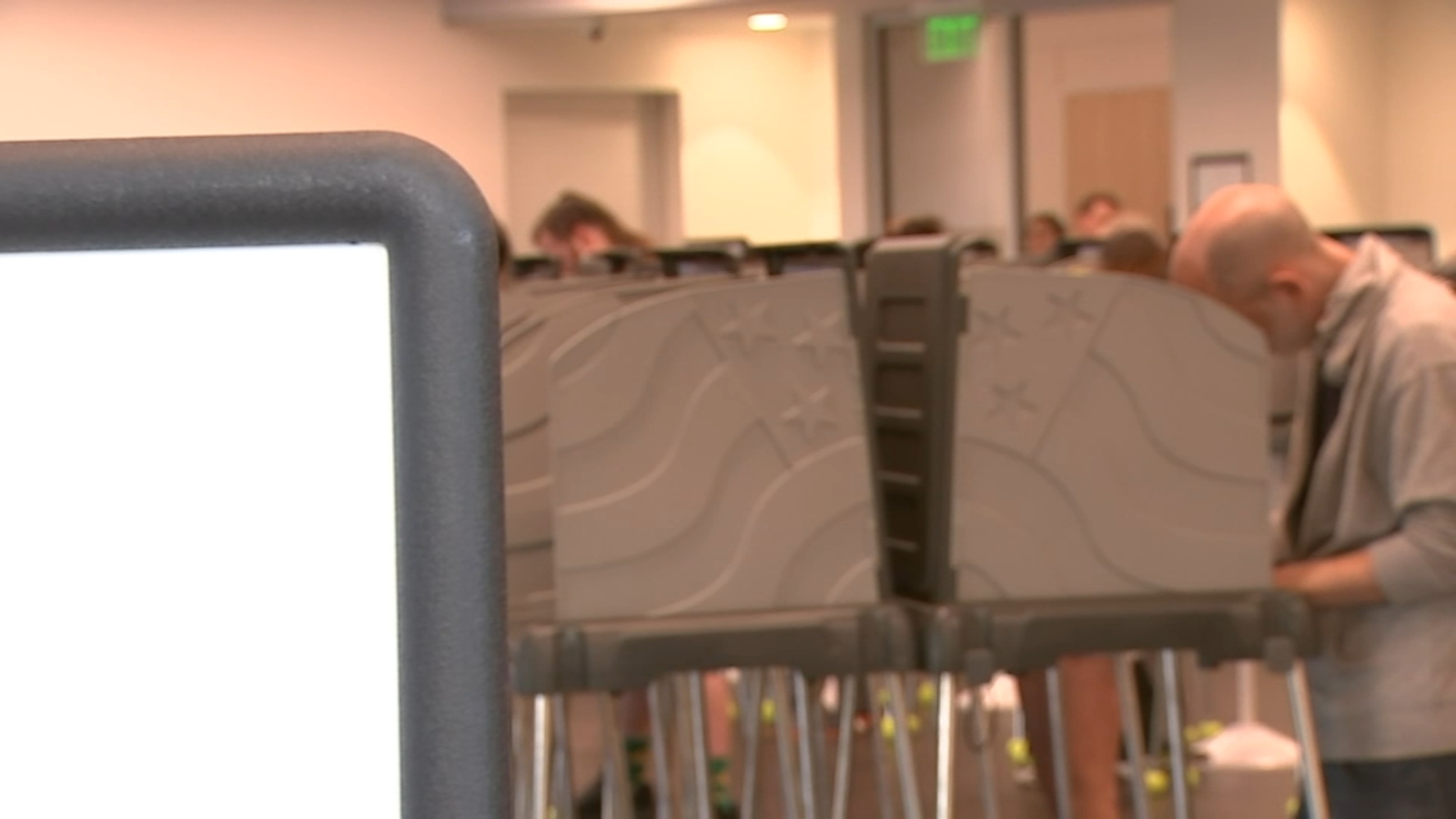 Vote 2022; Midterm Election | Voters wait in long lines as one-stop ...