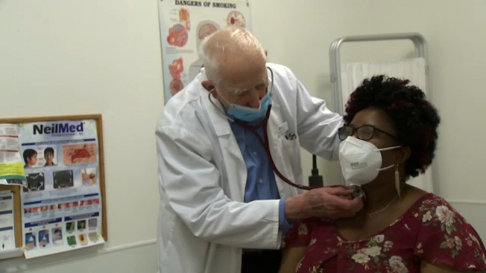 Retired 92-year-old Dr. Tom Wallace volunteers time to see uninsured, low-income patients daily ...