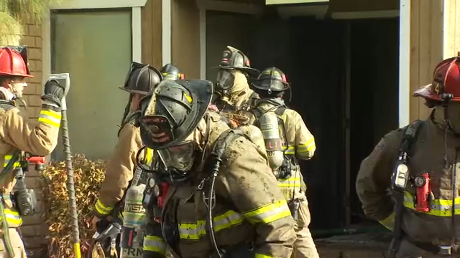 Three families displaced following an apartment fire in Southeast Fresno - ABC30 Fresno