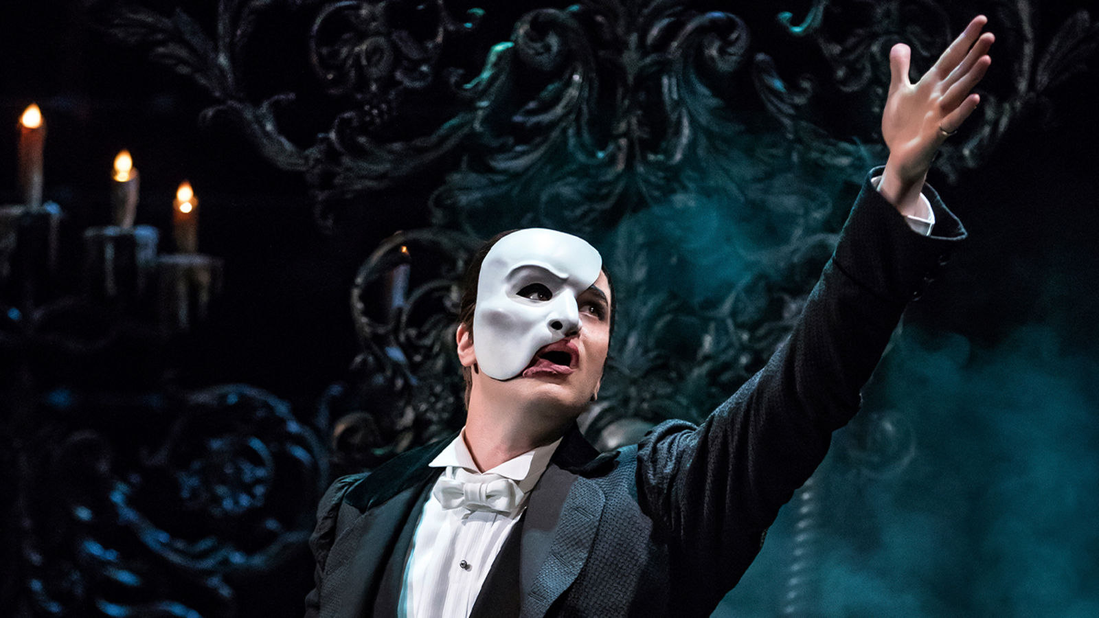 Phantom of the Opera's famed chandelier falls for a final time this ...