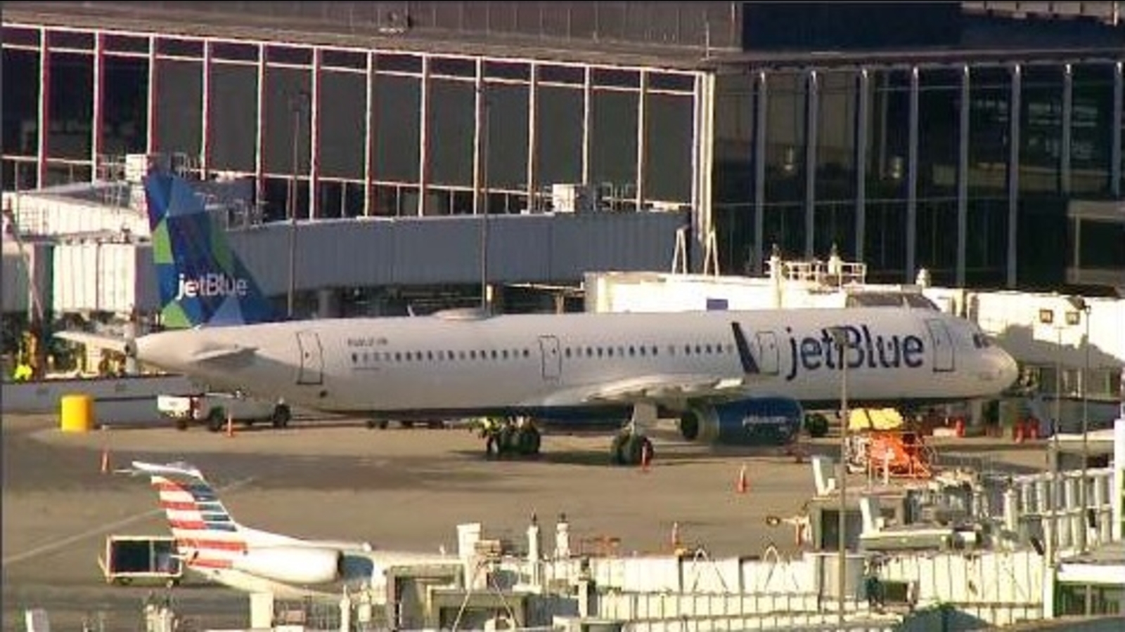 JetBlue flight 2223 from JFK to LAX diverted to Chicago's O'Hare ...