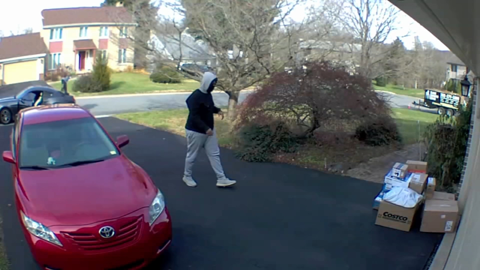 Porch pirates: Police warn of package thefts as holiday season arrives ...