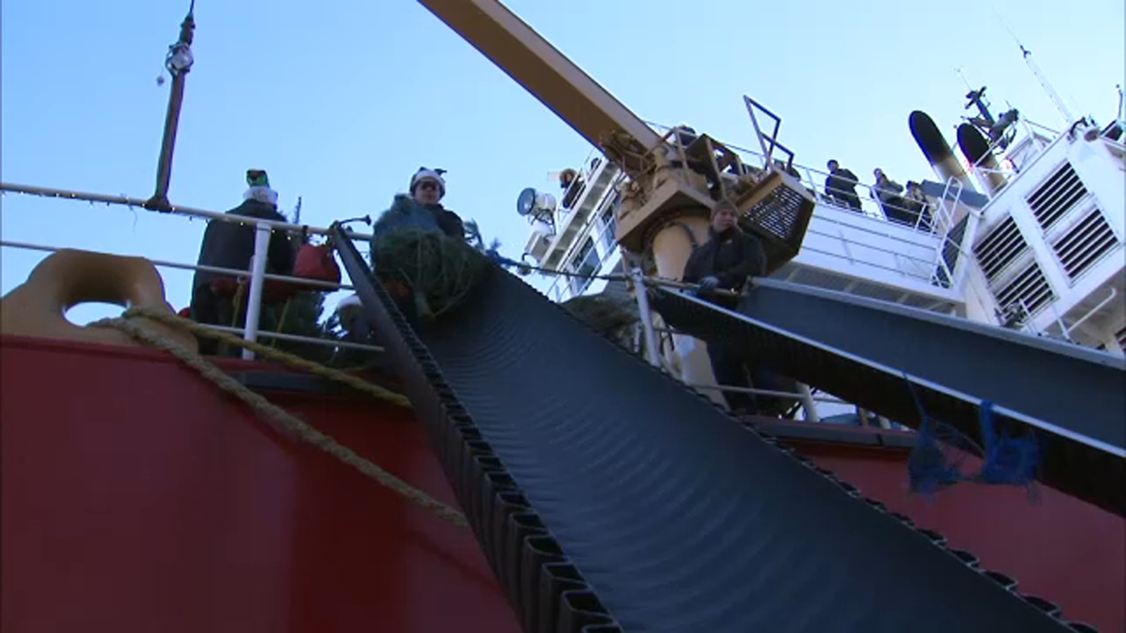 US Coast Guard Mackinaw delivers shipload of Christmas trees at Navy ...