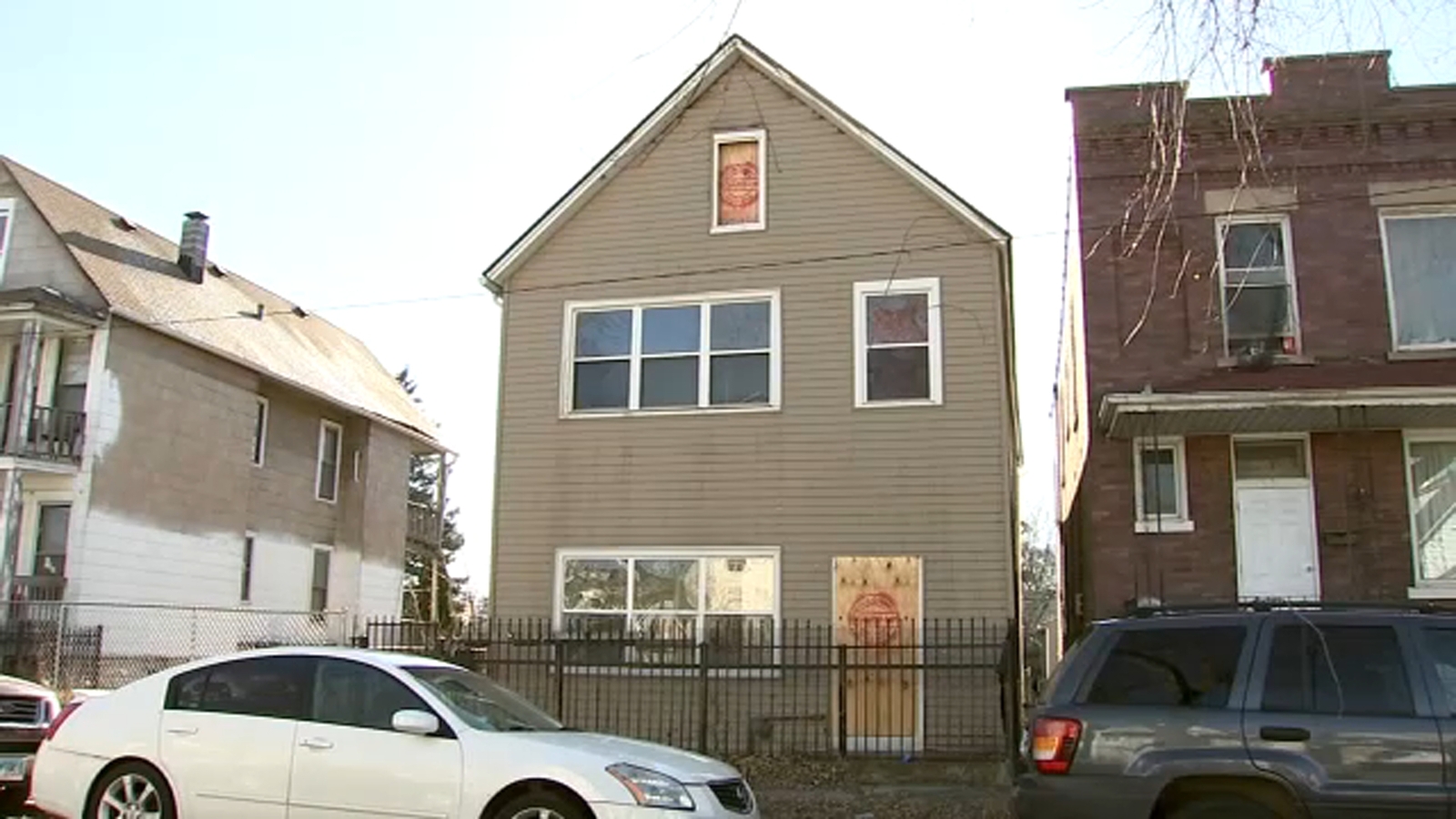 Chicago fire: 1 dead after blaze in West Pullman home on East 116th ...