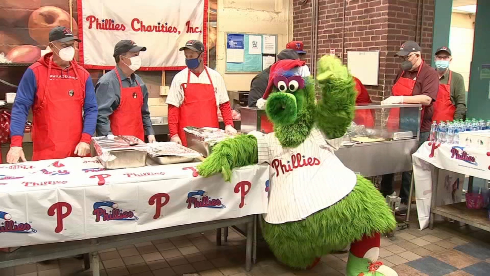 Phillies serve holiday dinner at Philadelphia homeless shelter - 6abc ...