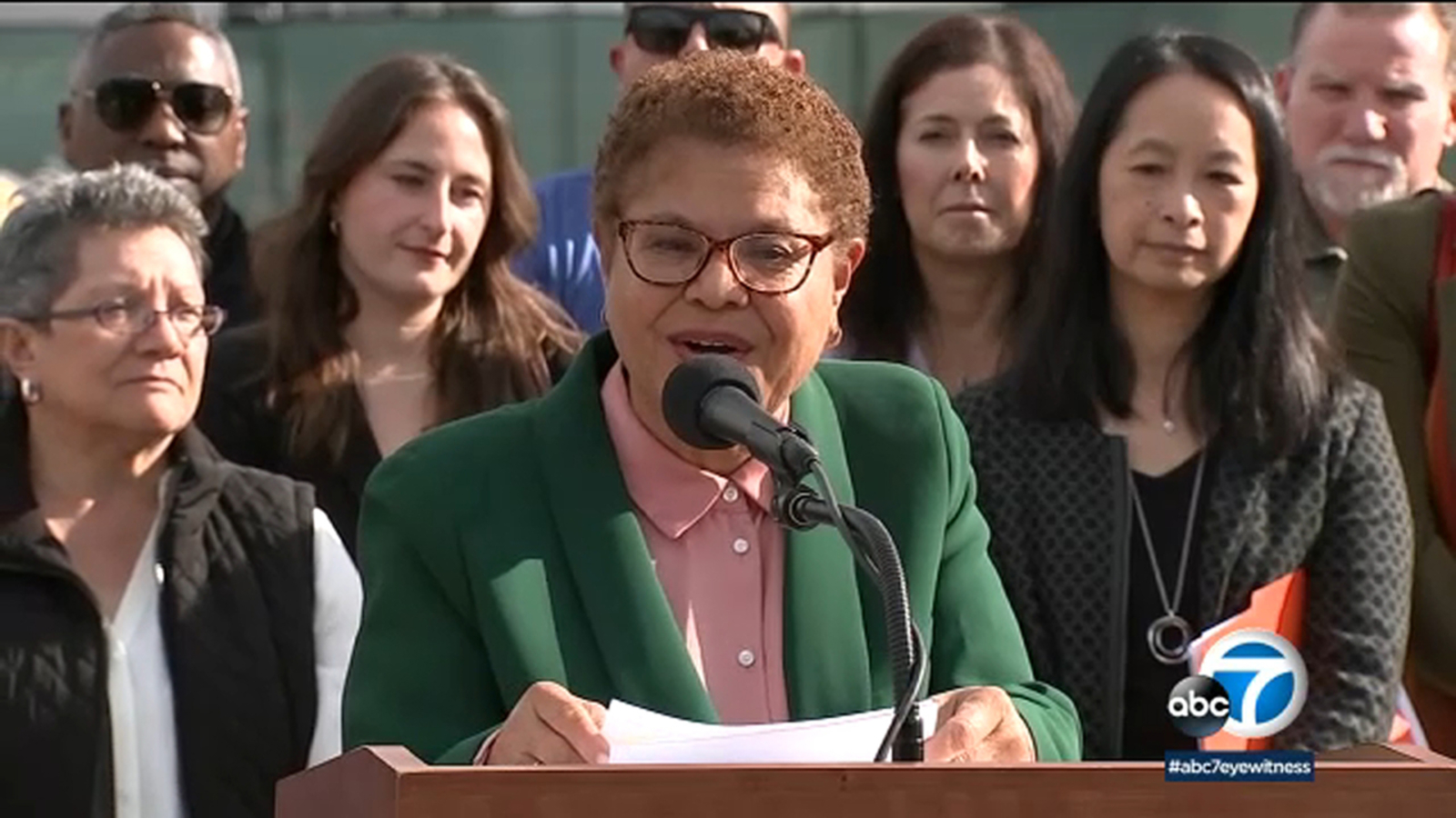 La Mayor Karen Bass Signs Directive To Speed Up Affordable Housing