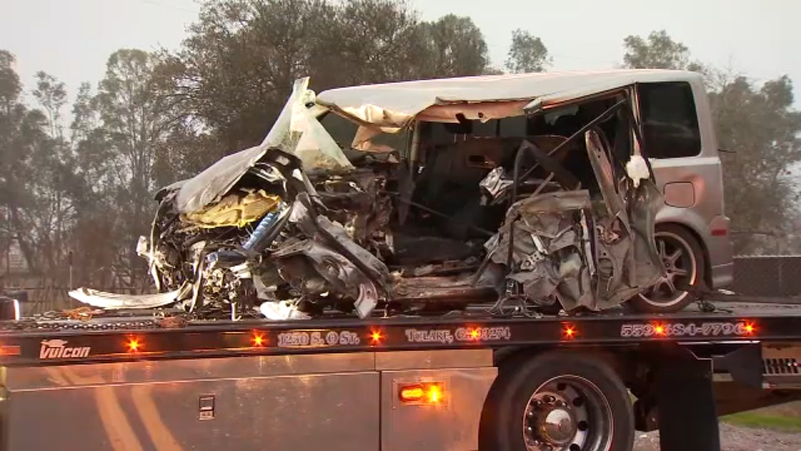 45 Year Old Woman Killed In Head On Crash Involving Big Rig In Hanford
