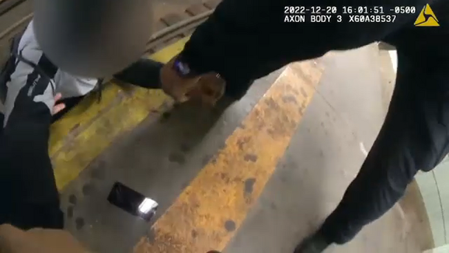 WATCH: Police rescue man who fell onto subway tracks in Brooklyn - ABC7 New York