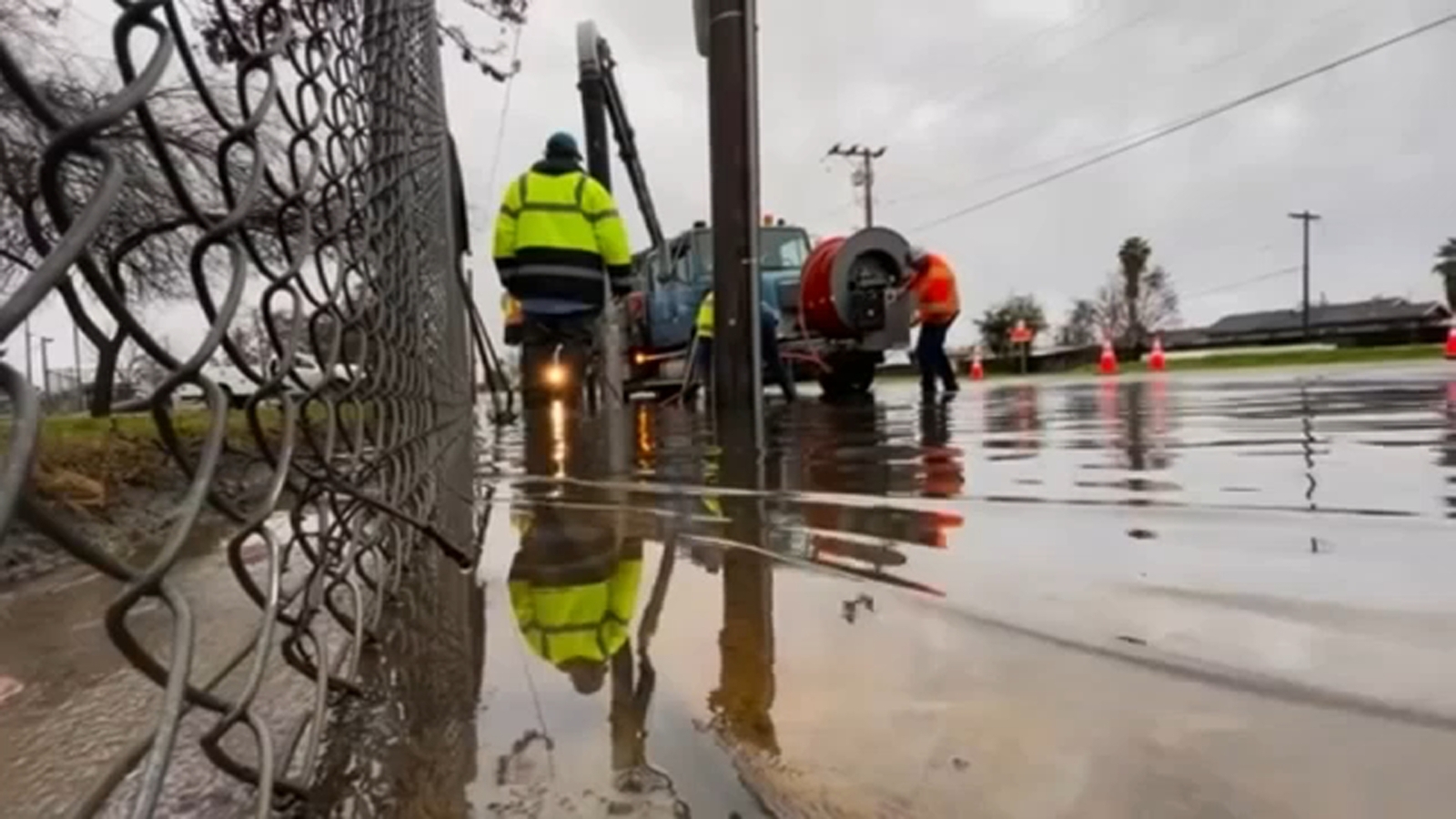 Storm floods streets, knocks out power in Fresno - ABC30 Fresno