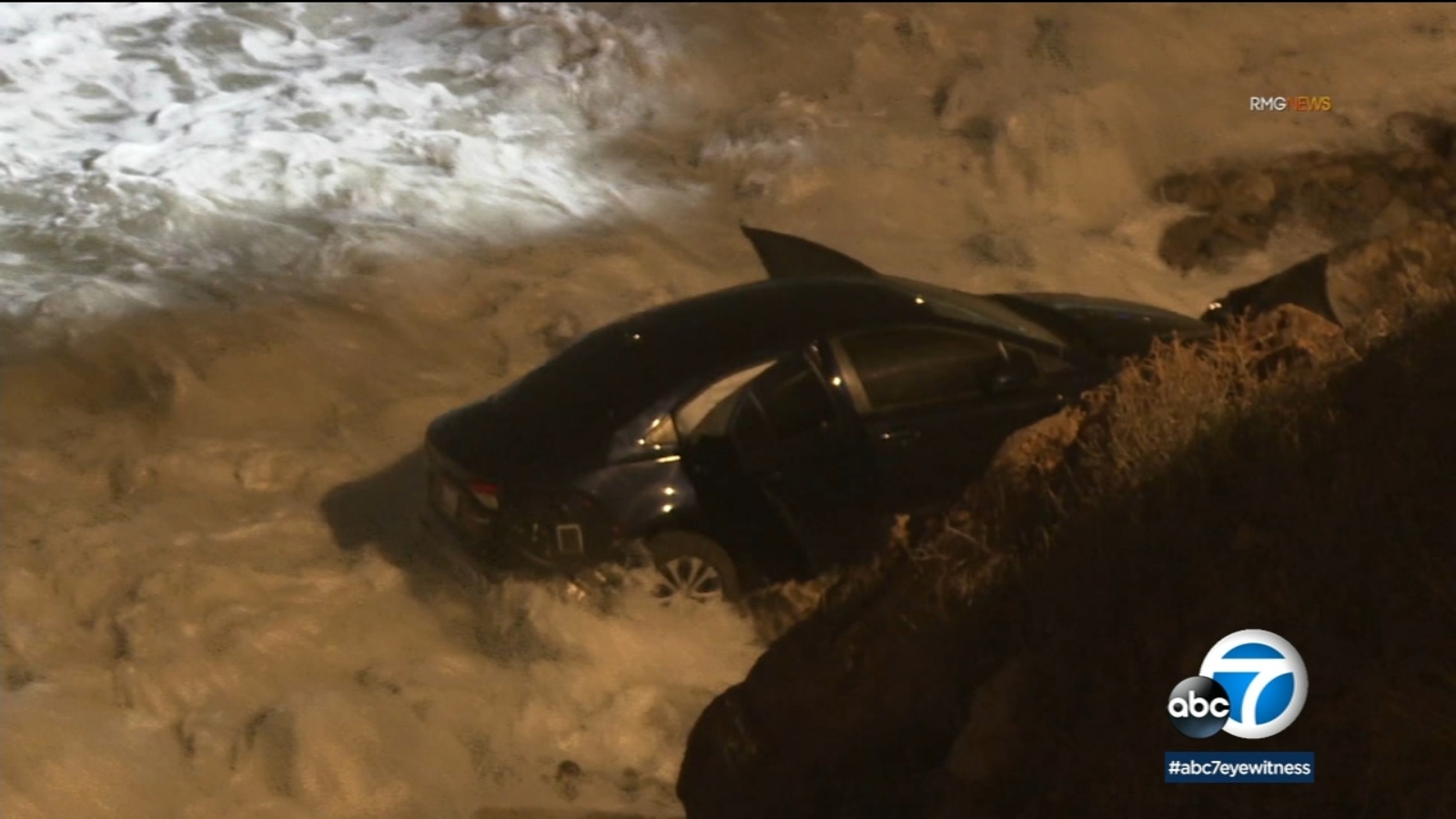 Car goes over cliff, crashes into ocean at Will Rogers State Beach ...