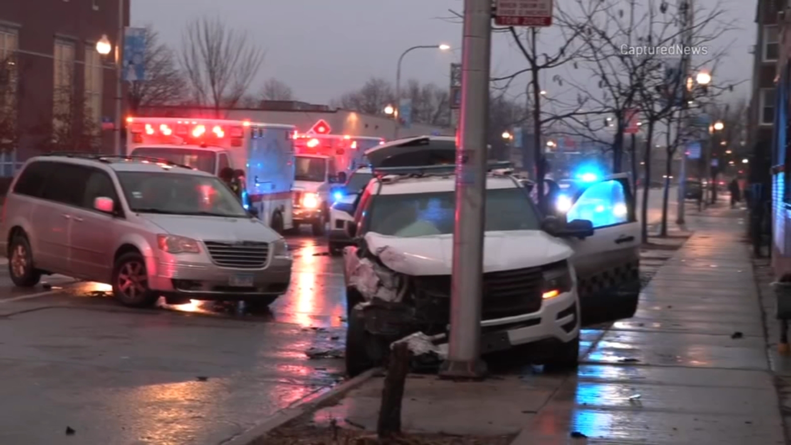 Chicago police: 2 officers injured in Humboldt Park after squad car ...