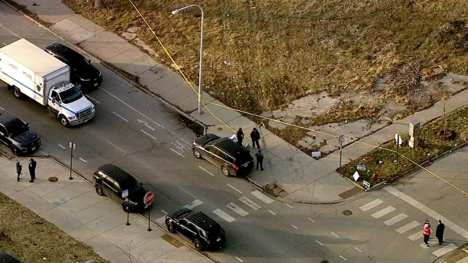 Lawndale Chicago breaking news: Shots fired amid SWAT team standoff by ...