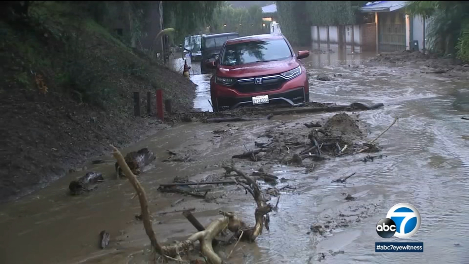 Los Ángeles: flujos de escombros y lodo impactan a residentes de Studio ...