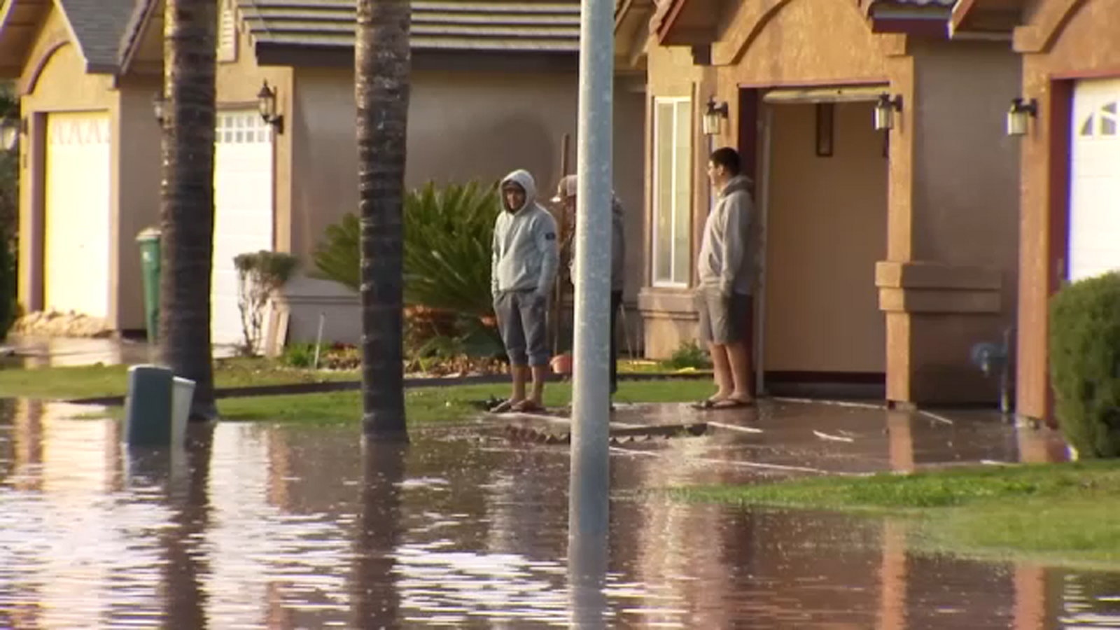 Hundreds of flooding victims seek help at FEMA Disaster Recovery Center ...