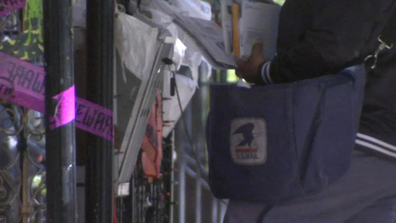 Congressman Danny Davis, USPS Chicago supporters encourage Operation ...