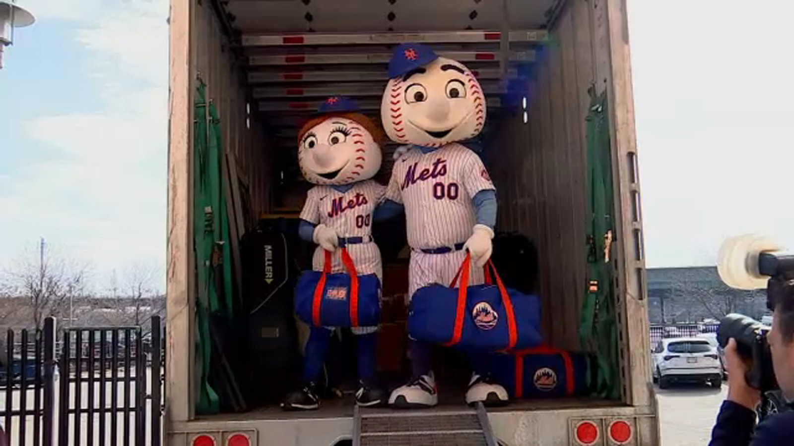 Mets' Spring Training equipment packed into delivery truck - ABC7 New York