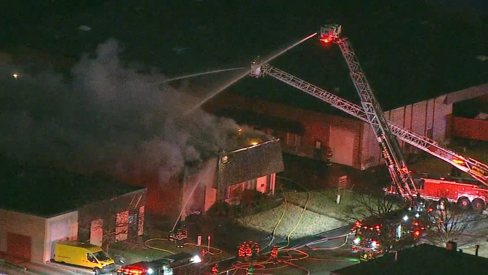 Massive fire in Schaumburg, Illinois that destroyed commercial building ...