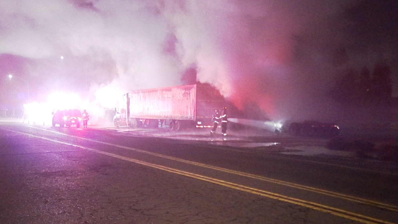 Three big rigs catch fire in West Central Fresno - ABC30 Fresno