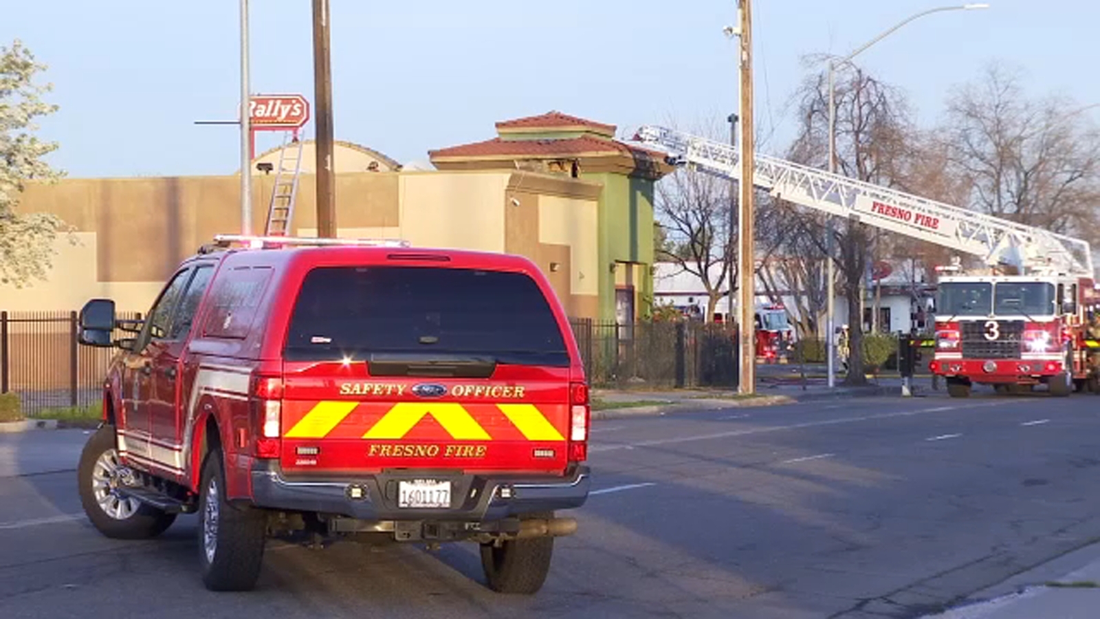 Fire damages downtown Fresno gas station, suspicious activity suspected - ABC30 Fresno