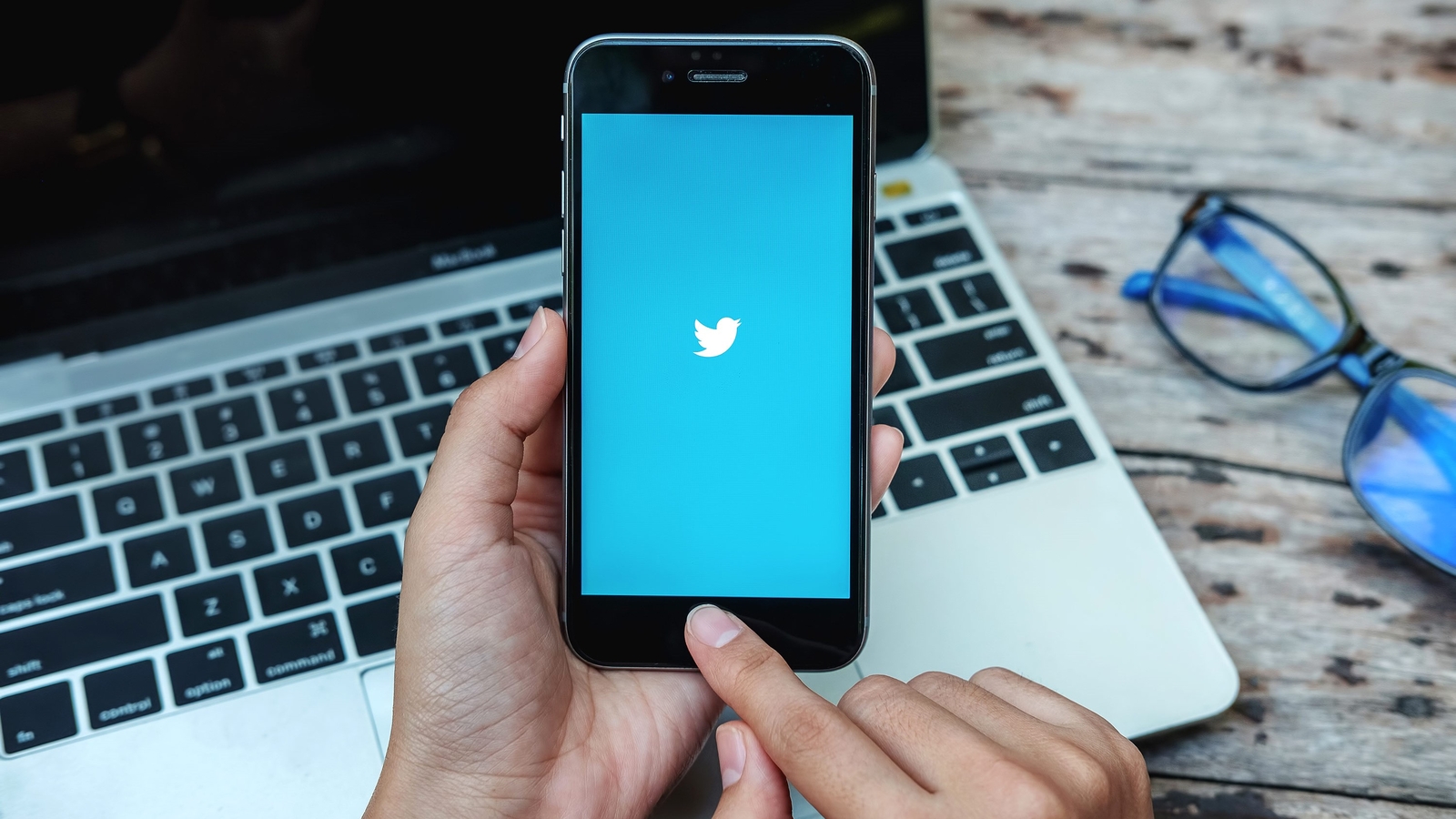 Twitter Blue subscribers to be only users able to use text messages as ...