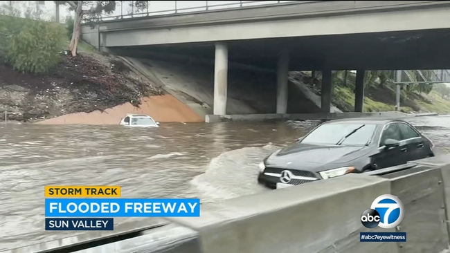 LA rain: Cars stranded in flooded intersection near Hollywood Burbank ...