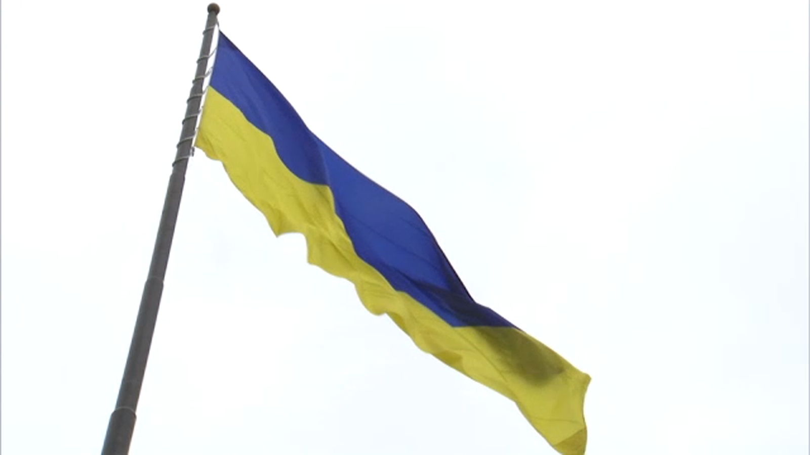 Largest Ukrainian flag in US flying over Chicago skyline to mark 1 year ...