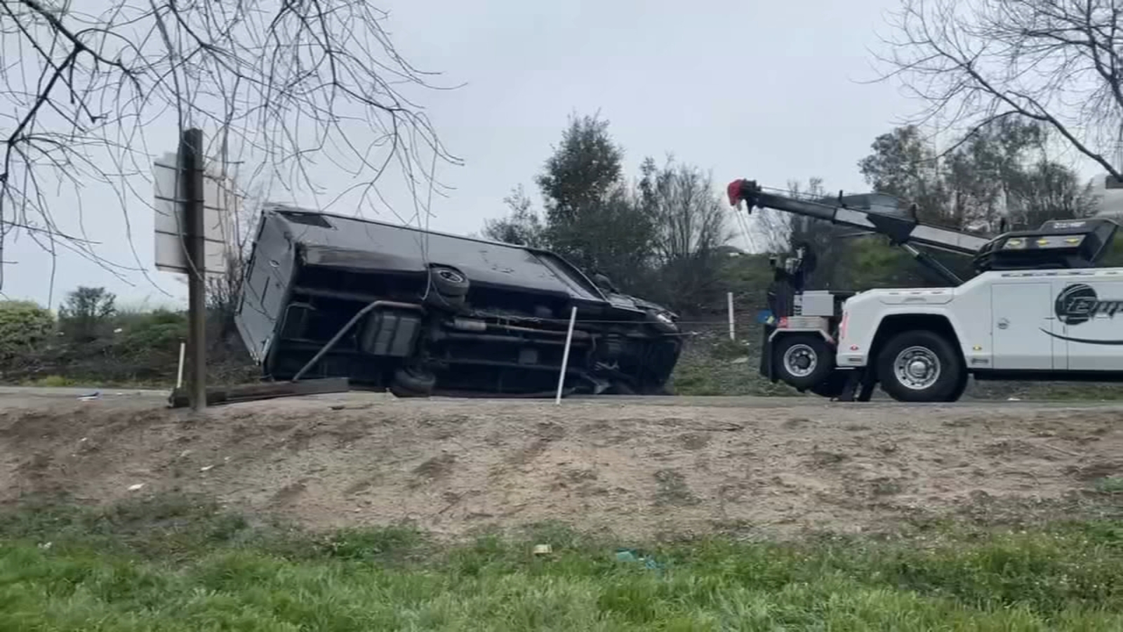 16 teenagers involved in overturned bus accident on Highway 99 off-ramp ...