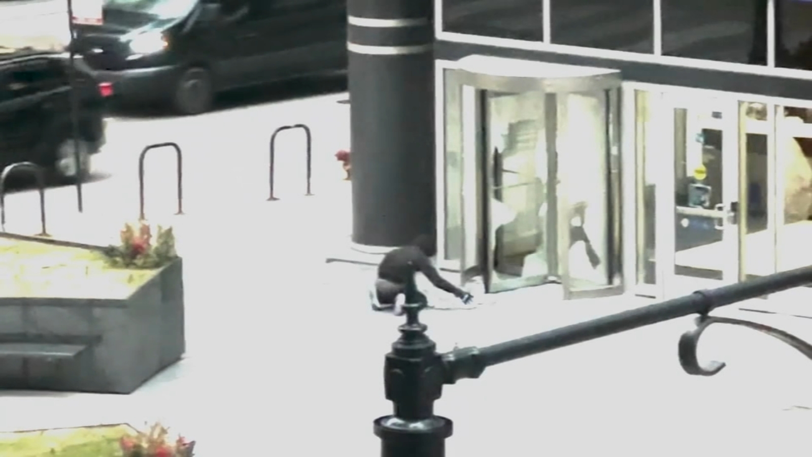 Fifth Third bank robbery Loop: FBI, Chicago police still searching for ...