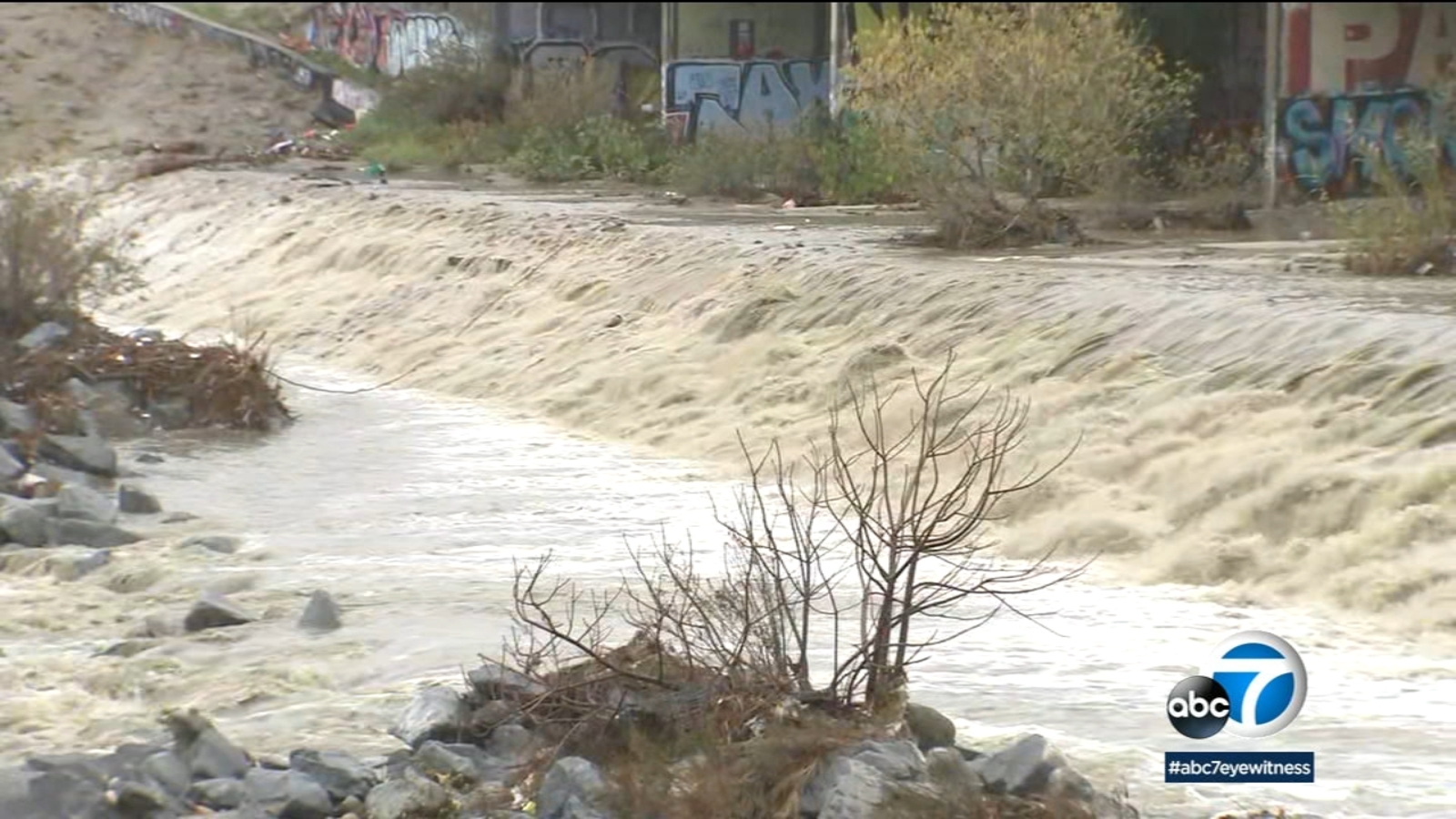 Funcionarios planean posibles evacuaciones en Inland Empire mientras ...