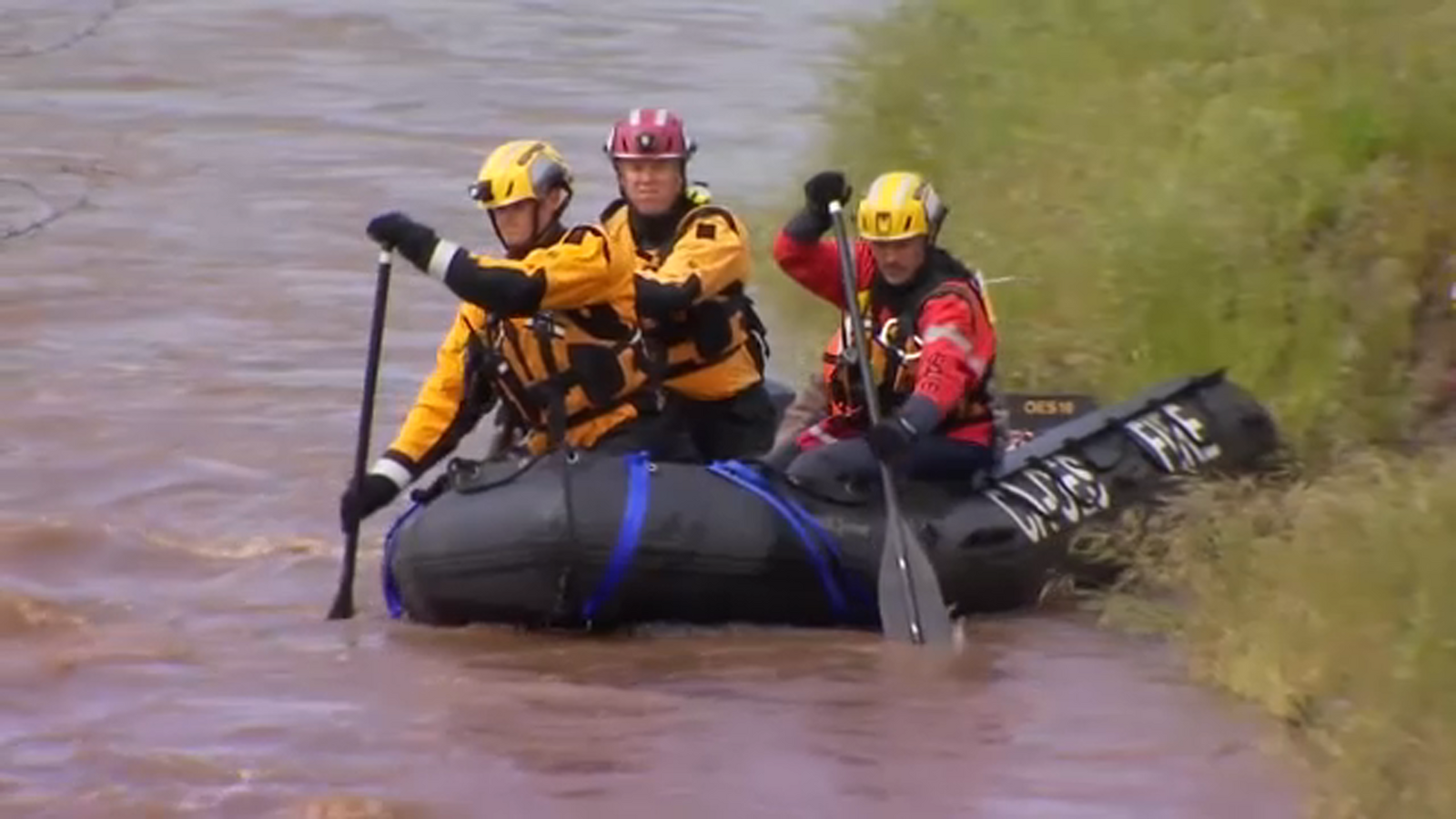 Rescue teams kept busy as Tule River rises in Tulare County - ABC30 Fresno