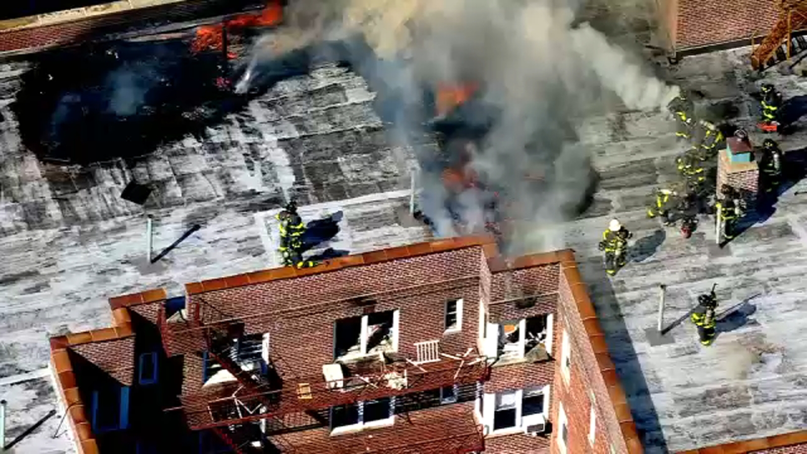 Flushing fire: FDNY battles 4-alarm flames in Queens building - ABC7 ...