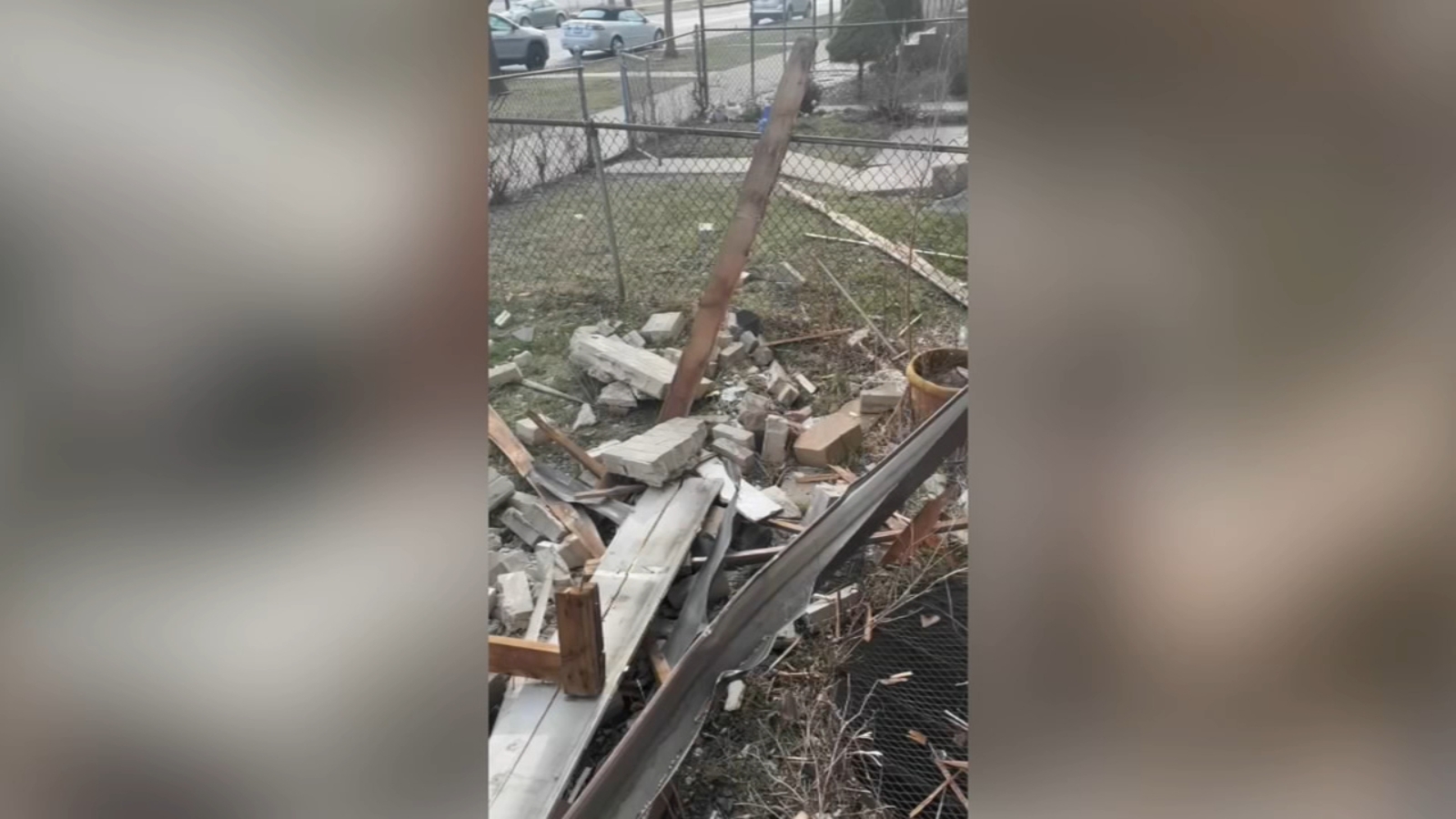 Garfield Park, Chicago news: Bricks falling off vacant building onto ...