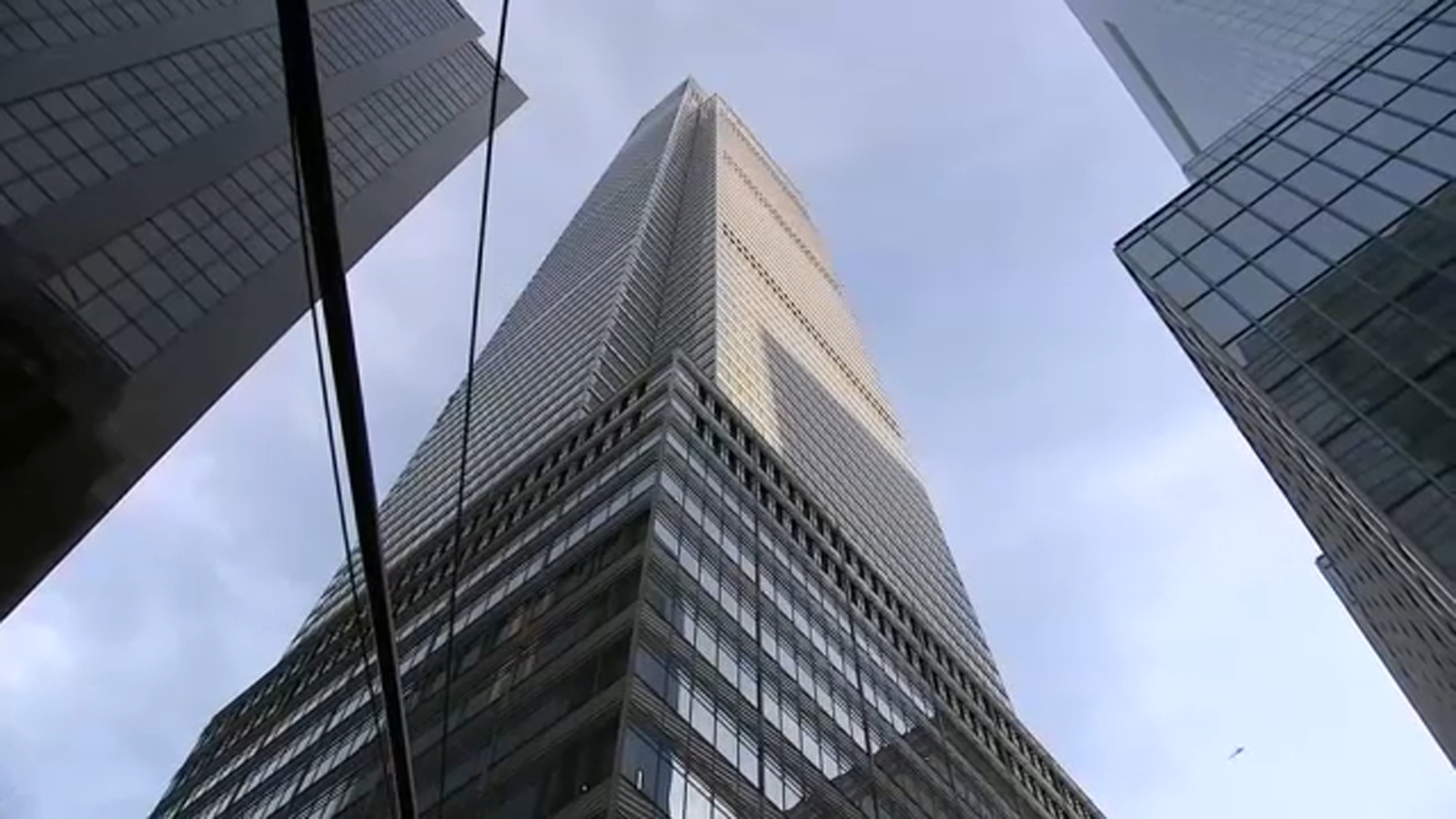 3 workers hurt after elevator malfunctions, drops several stories ...