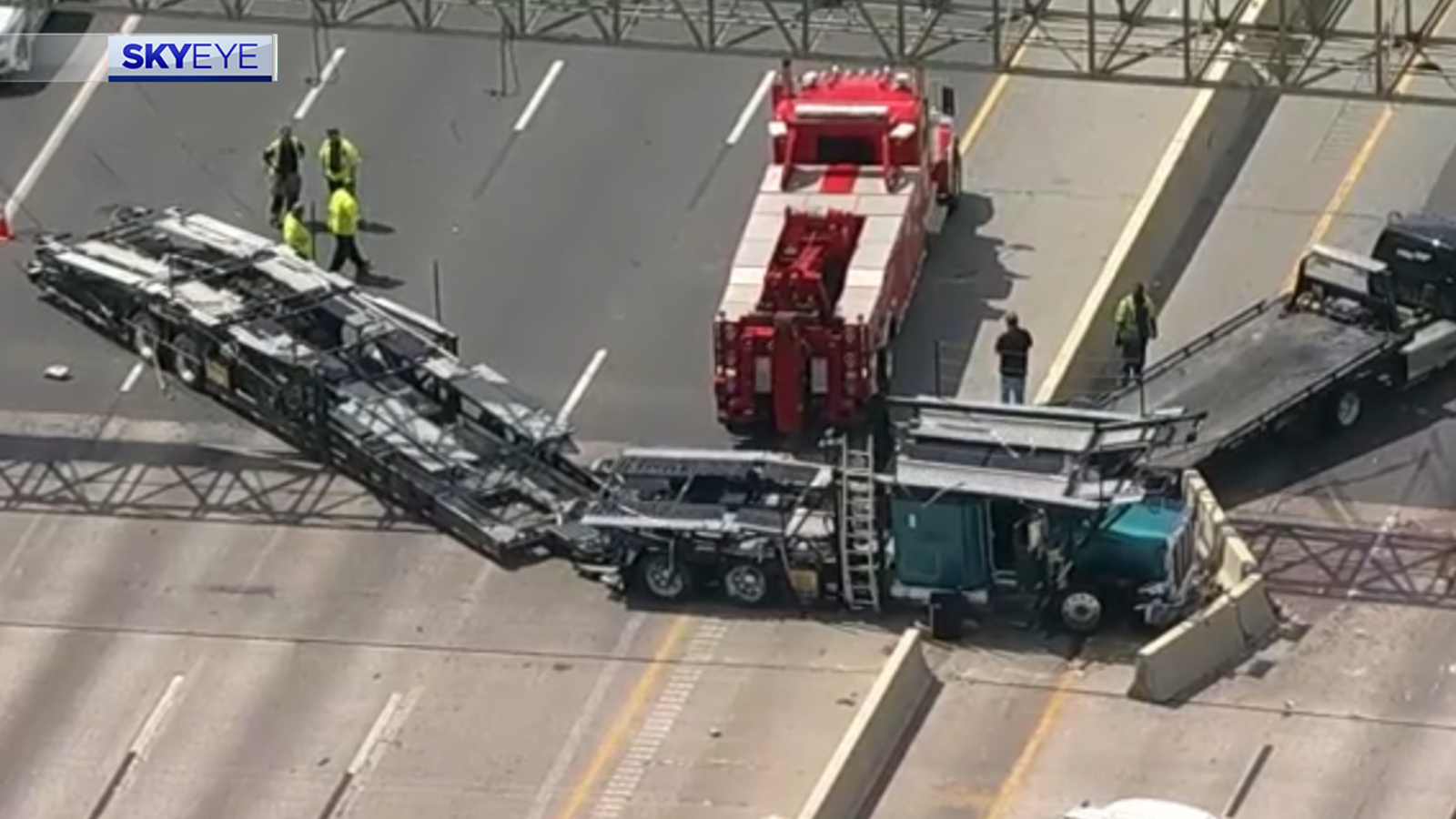 Houston Traffic Car Carrier Trailer Blocks Main Lanes On East Freeway