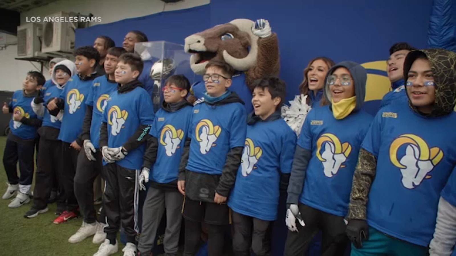 Jugadores de los Rams, Ernest Jones y Quentin Lake, visitan México para ...