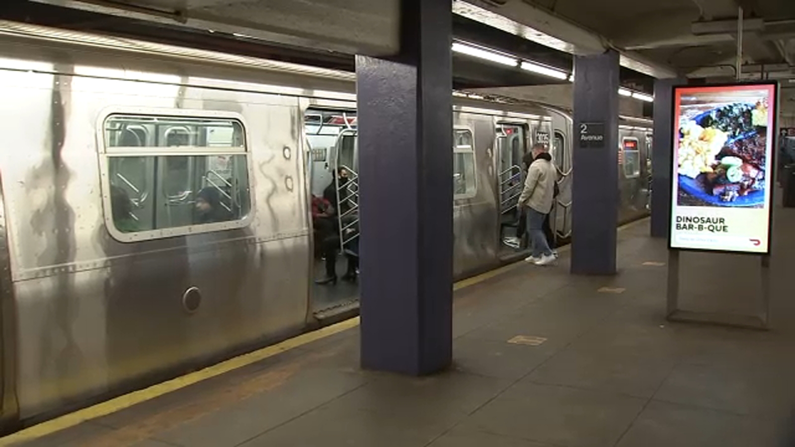 NYC crime: MTA subway cleaner randomly attacked at East Village station: Police - ABC7 New York