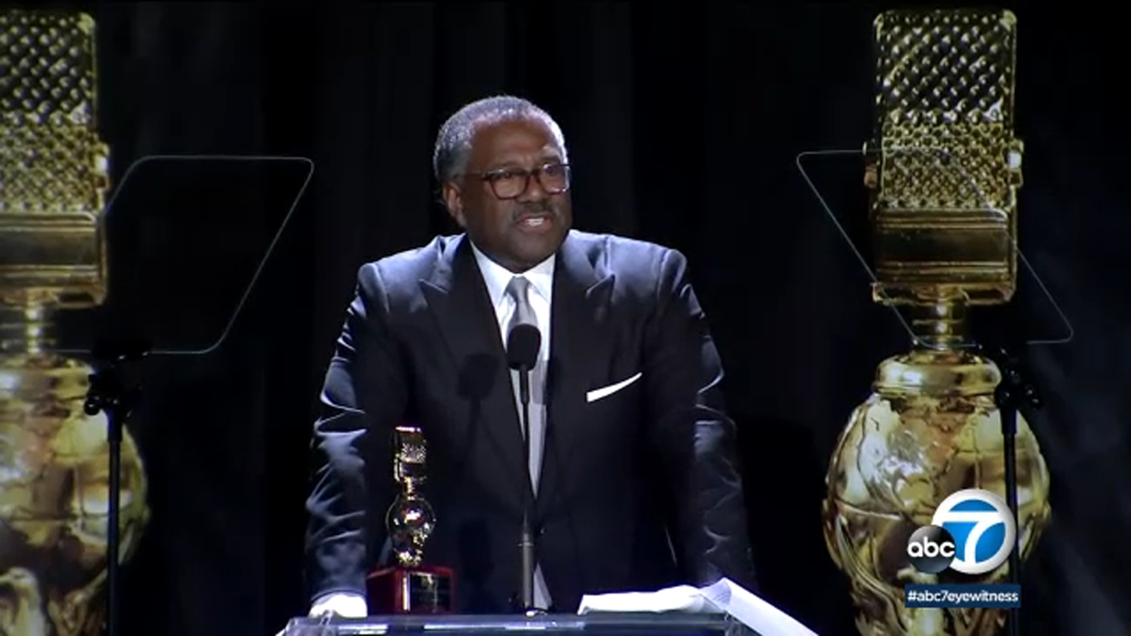 ABC7 gana a lo grande en los premios Golden Mike; Marc Brown recibe ...