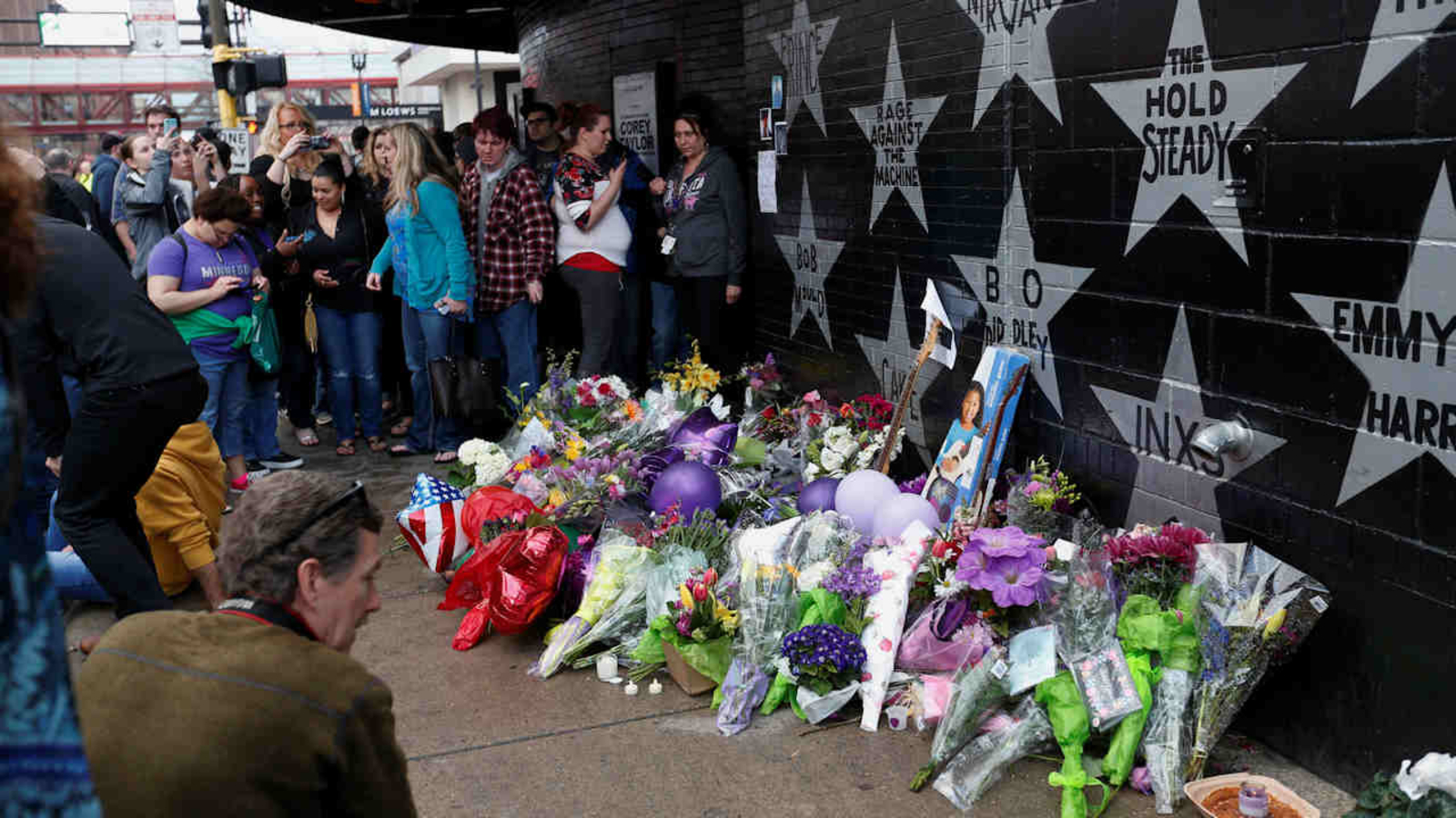 Prince autopsy complete; No time frame on release of results - ABC7 New ...