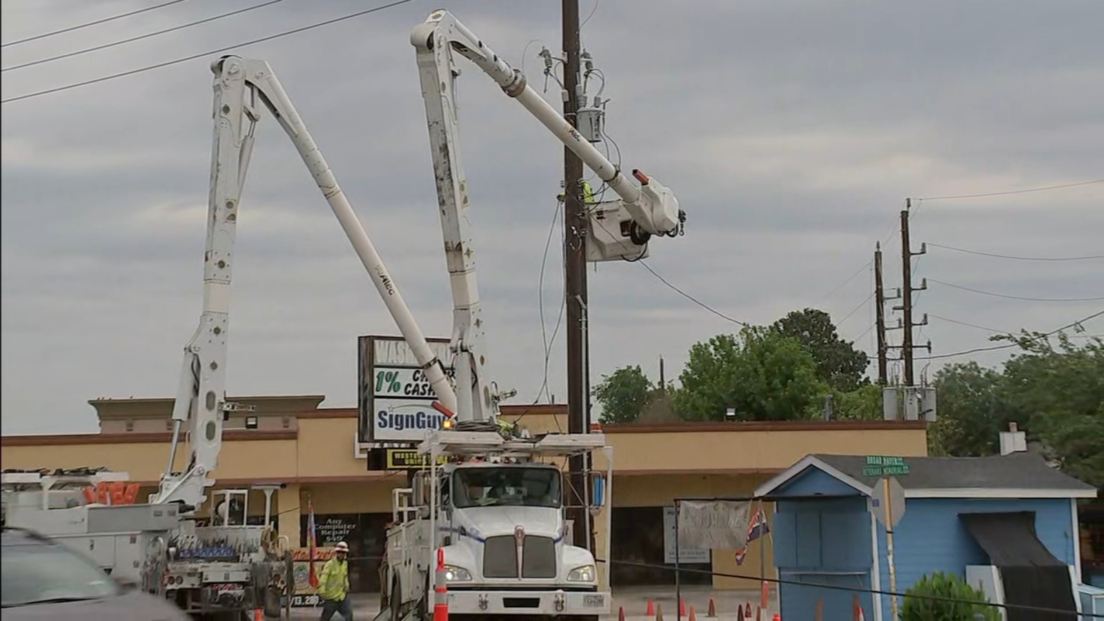 Houston area traffic: Crash causes 8 power poles to fall in domino ...
