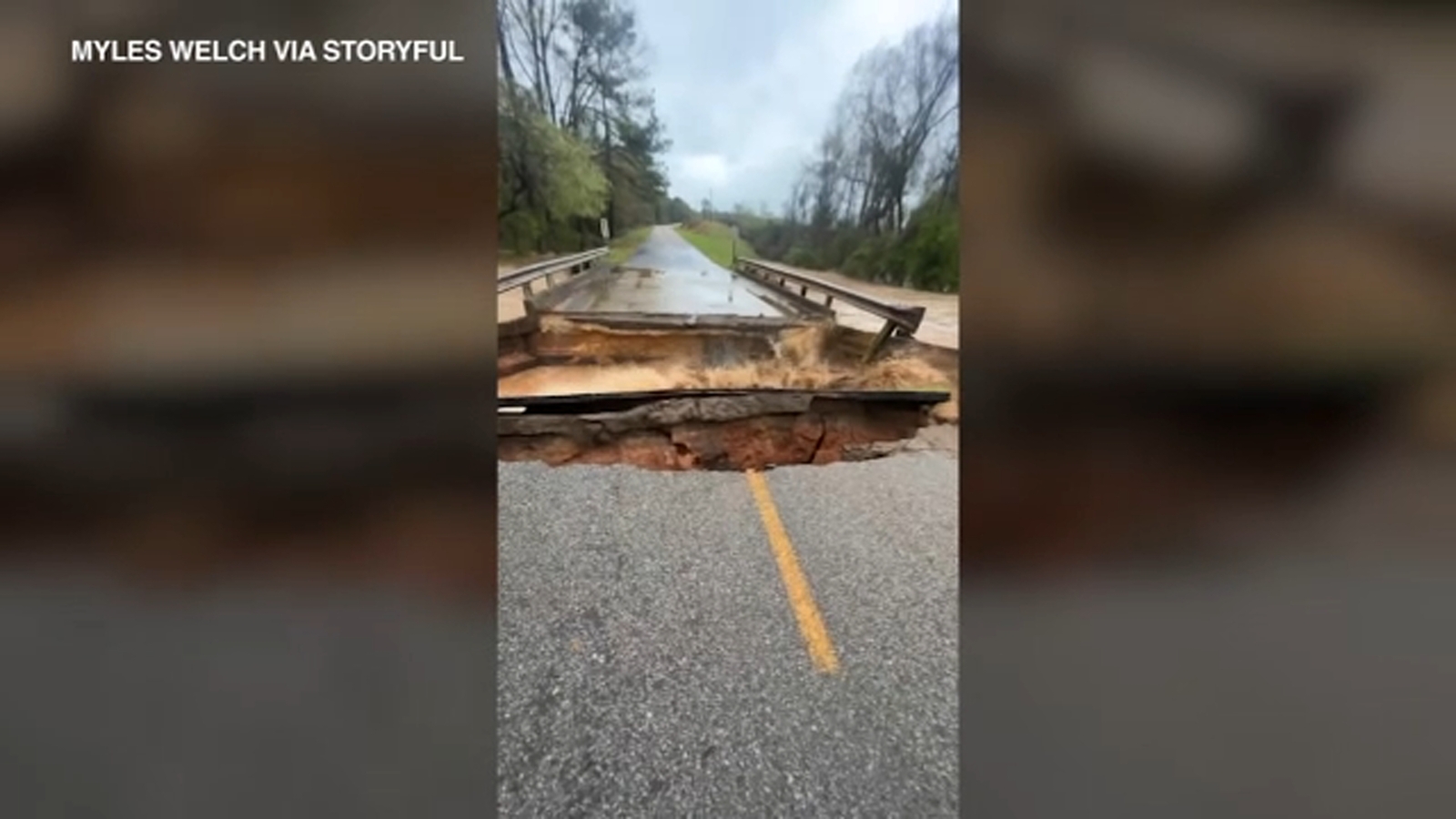Alabama bridge collapse: Road crumbles into Chatahospee Creek following ...