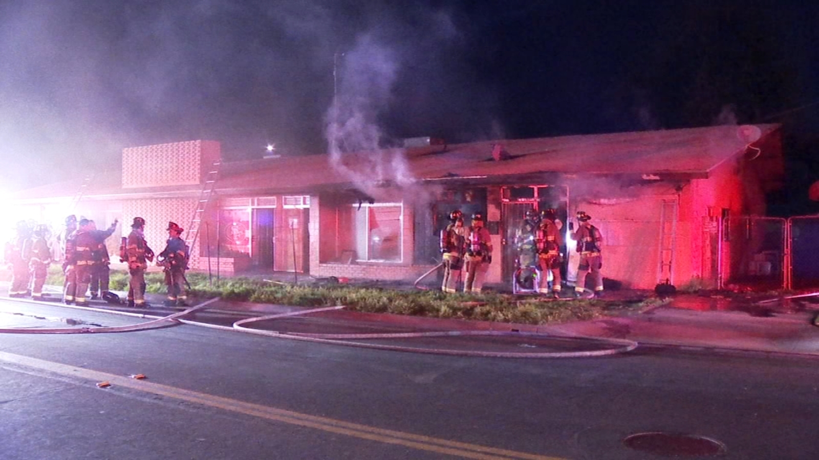 Firefighter suffers minor injuries while battling office building fire in central Fresno - ABC30 ...