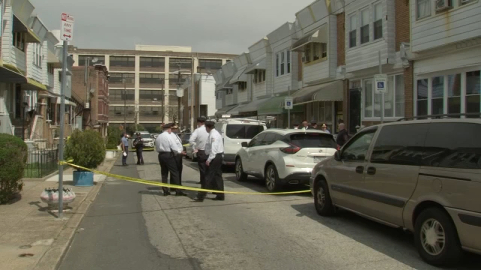 Philadelphia child shot: 5-year-old shoots self in leg after finding ...