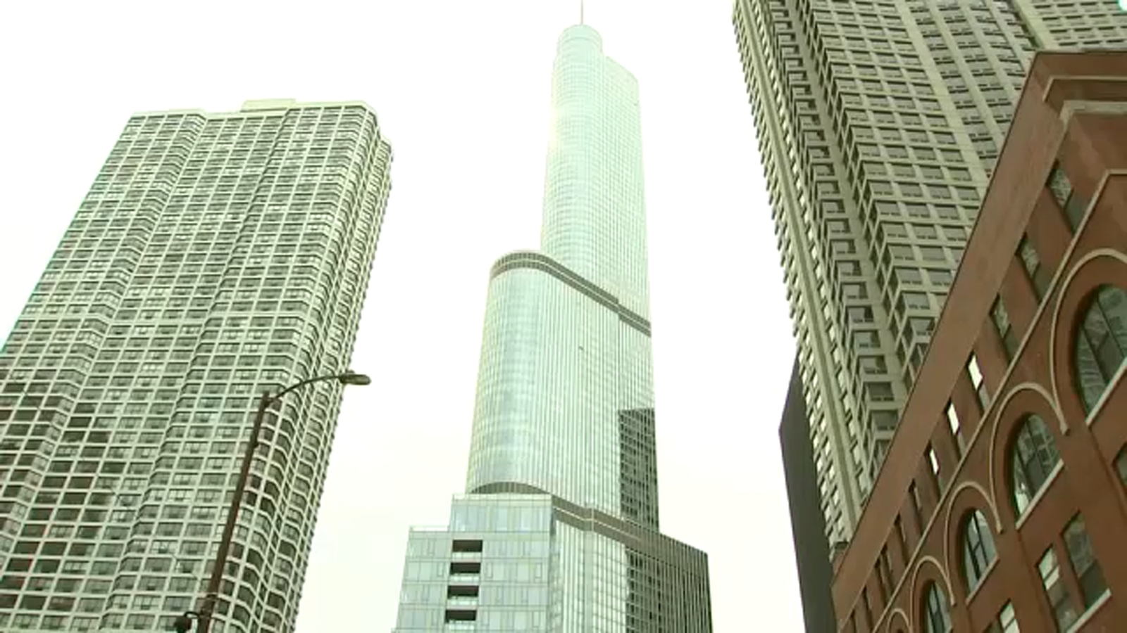 Trump Tower Chicago news: CPD SWAT on scene along North Wabash Avenue ...