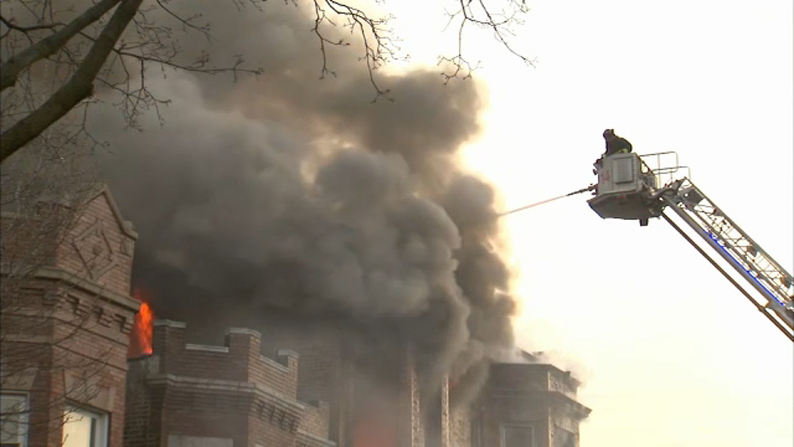 Chicago fire today: 1 injured when blaze breaks out at West Garfield ...